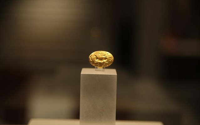 Theseus golden ring goes on display | BestofAthens.gr
